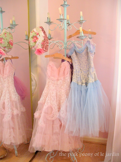 The Pink Peony of Le Jardin: pure shabbiness...an idea